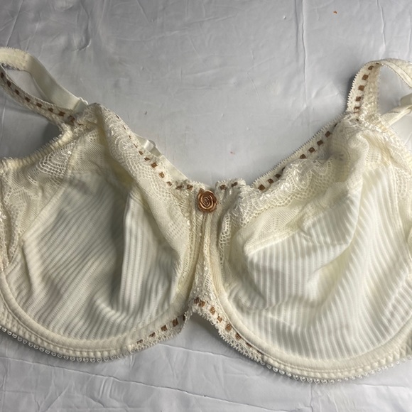 Chantelle | Intimates & Sleepwear | Chantelle Bra | Poshmark